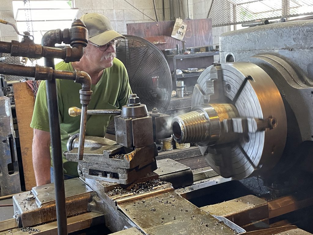 Threading a 5 1/4 BECO Pin - Mills Machine Company Inc.